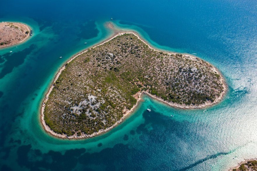 19 Heart Shaped Landmarks That Will Make You Swoon - Destination Tips