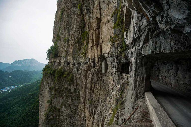 15 Terrifying Roads You Should Probably Avoid - Destination Tips