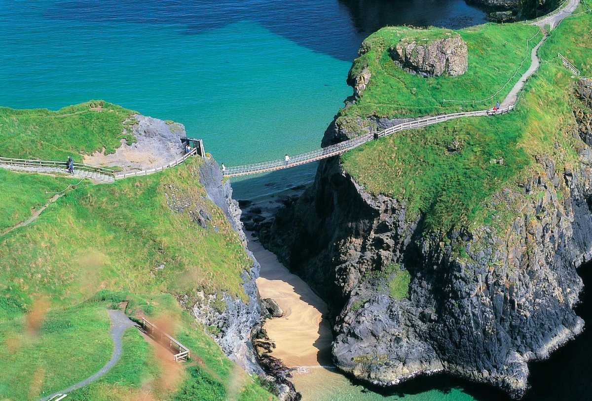 Video: 9 Scariest Bridges in the World! - Destination Tips